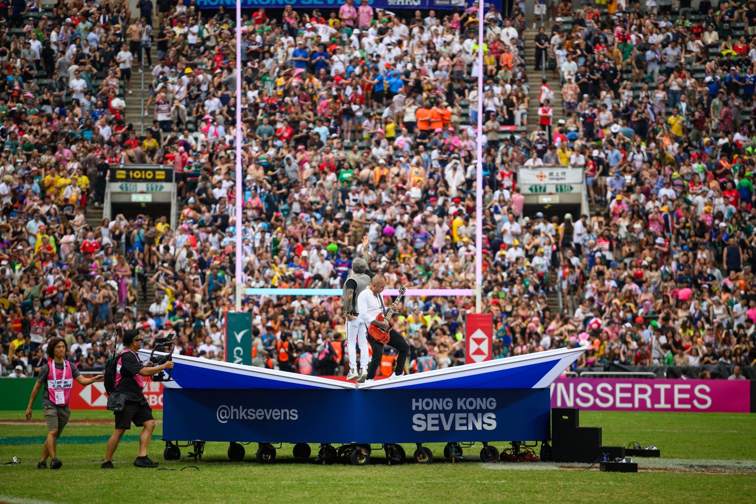 LARGEST CROWD EVER ON TAP FOR CATHAY/HSBC HONG KONG SEVENS 2025